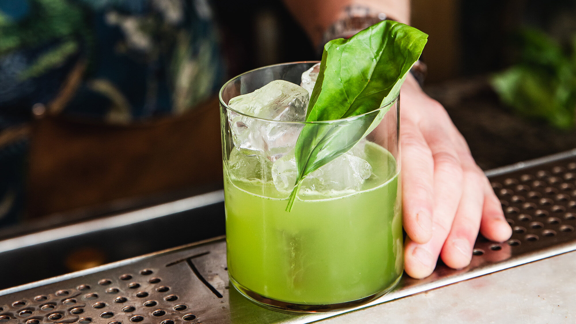 The Lesley Cucumber Is Paris’ Answer To Your Need For A Fresh, Herbal Gin Cocktail - Spirited Drinks